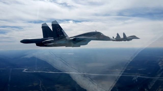 Стая селезней. Су-34 прекрасен.