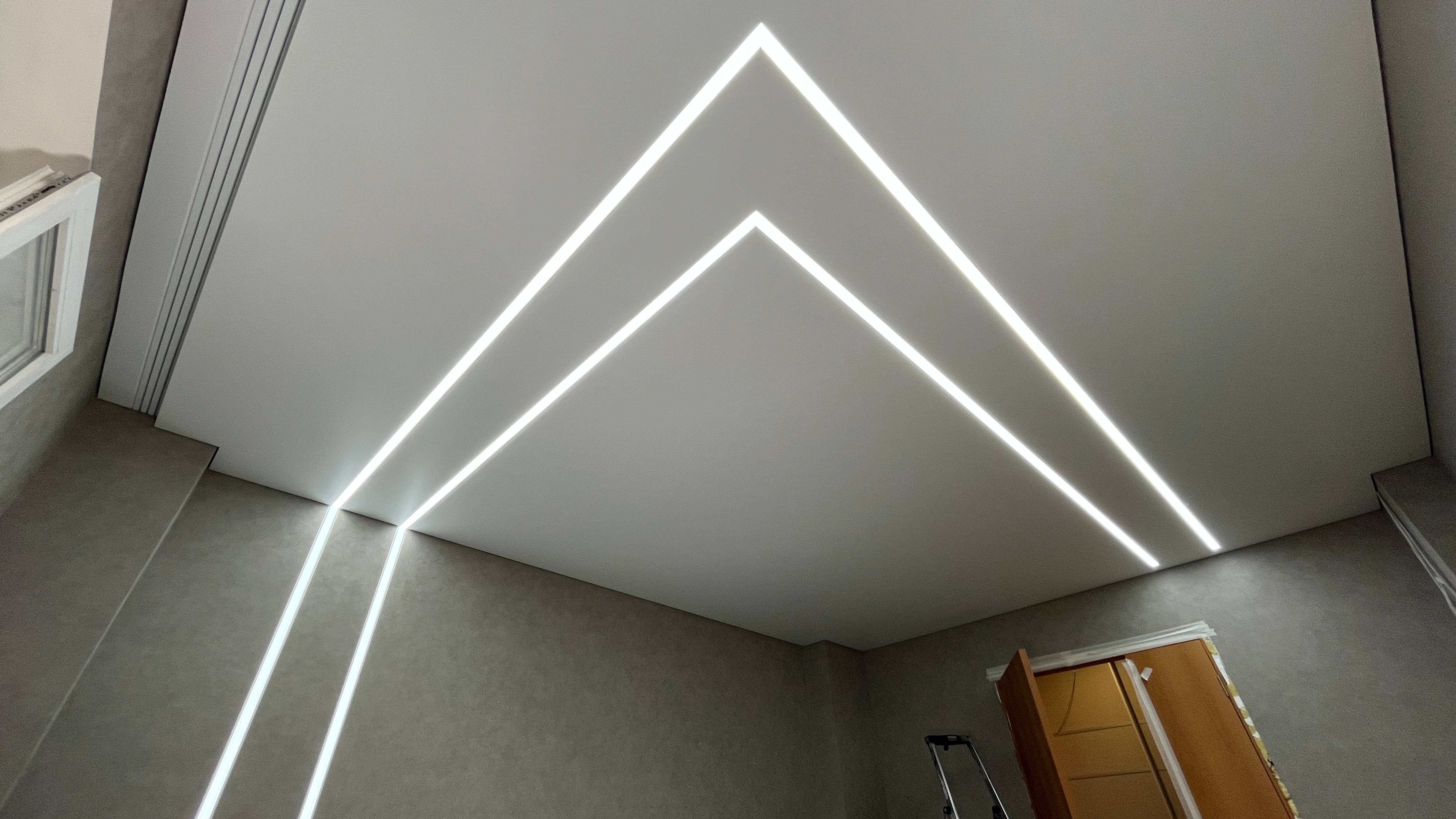 Отзыв заказчика| Натяжные потолки | Натяжной потолок со световыми линиями| Воронеж