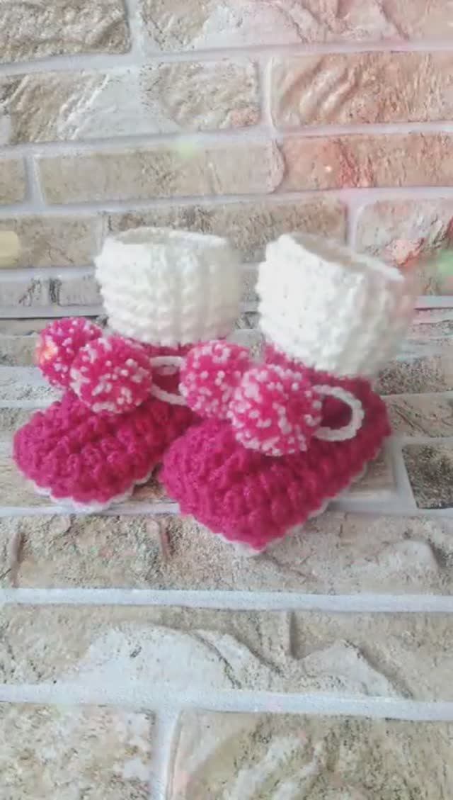 Пинетки и детские носочки. Сколько я их связала, и все они разные. #shorts