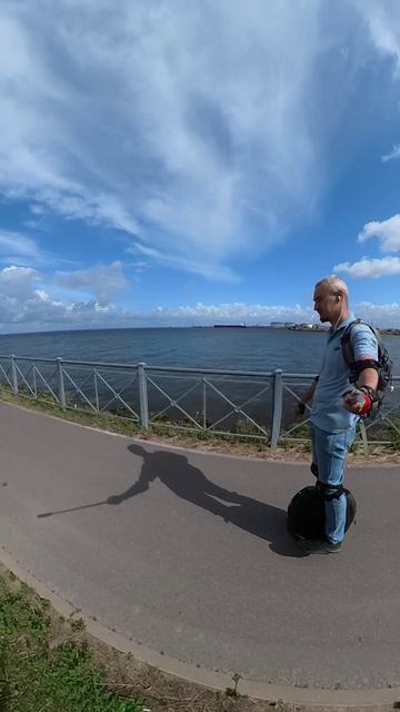 набережная на ул. Маршала Казакова поездка на моноколесе. 7 августа 2025