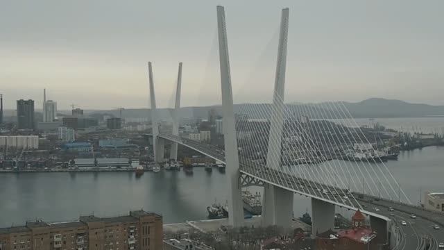 Владивосток, Золотой мост - вид со смотровой площадки и во время проезда по мосту.
