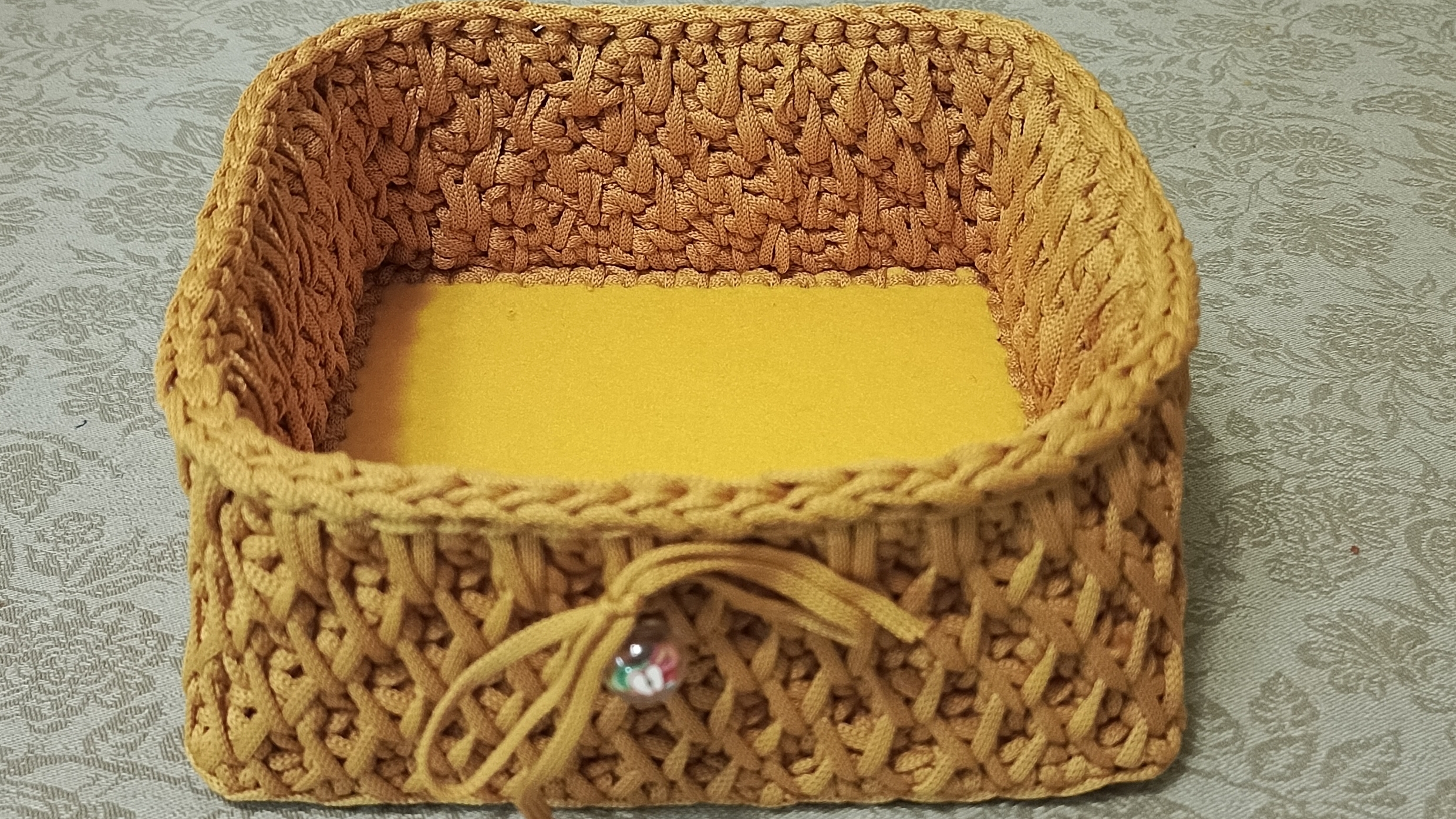 Квадратная корзинка крючком, узор соты