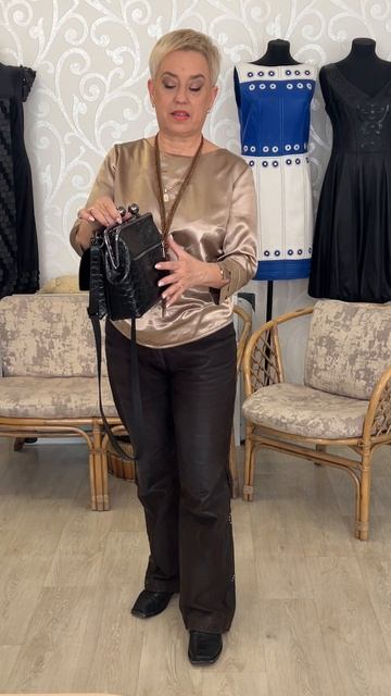 Улла-02 - Сумка из натуральной кожи. Черный крокодил, тиснение, лак, 22 см, ч. никель