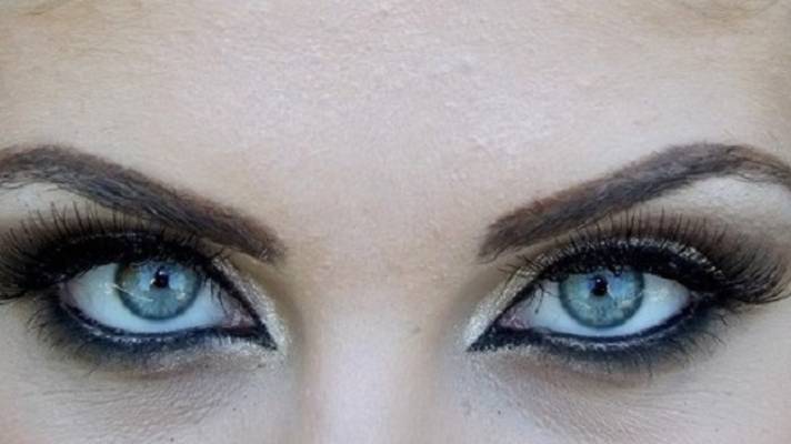 Цветные контактные линзы изменят ваш образ