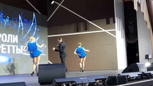 Деньги вертят шар земной, Театральный бульвар