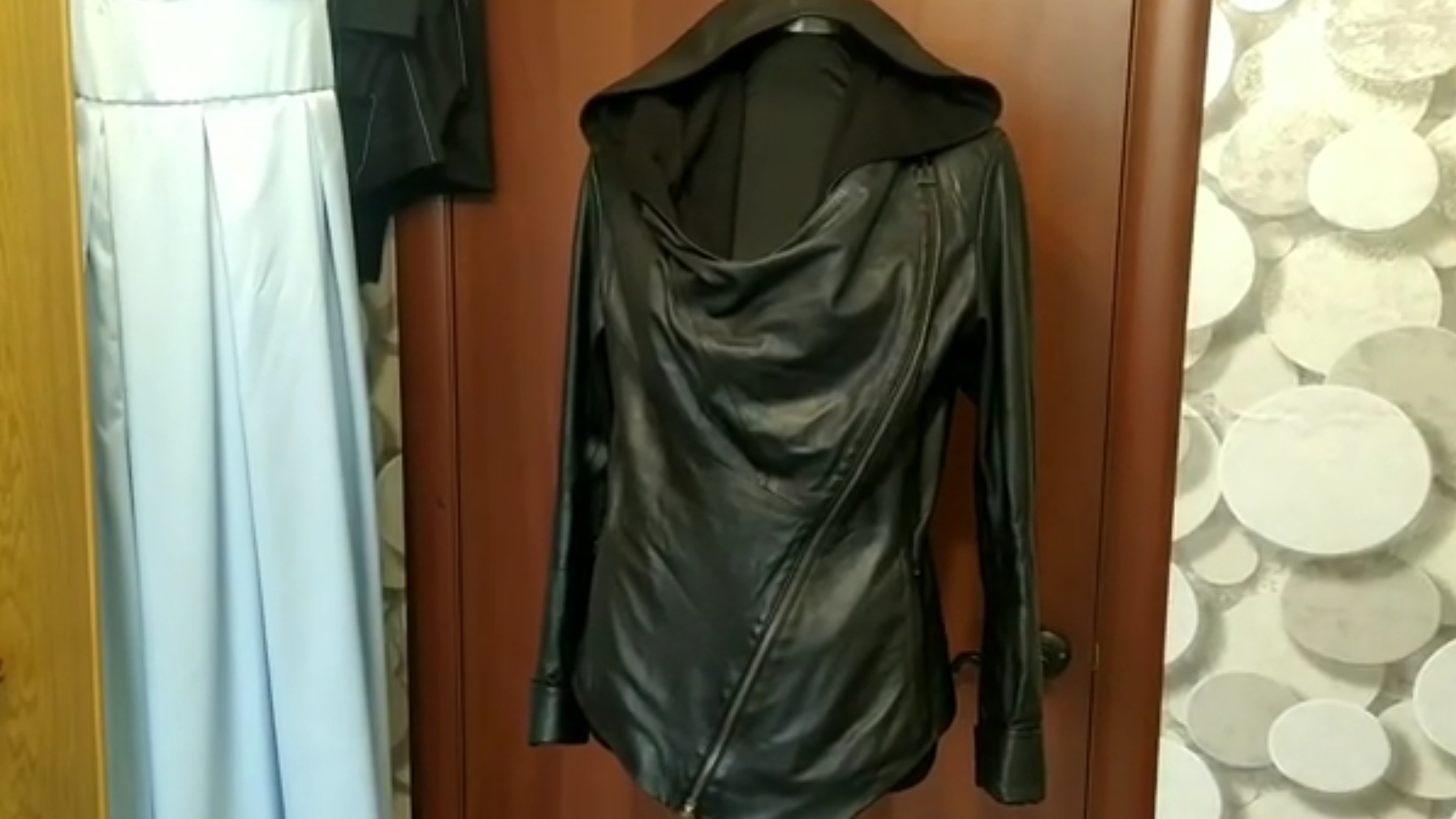 Как увеличить кожаную куртку на несколько размеров.