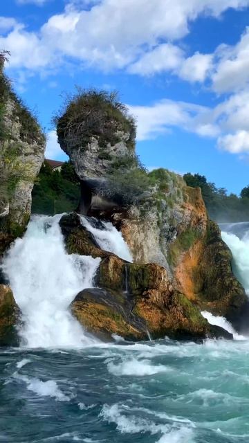 Водопад Райнфаль — водопад на реке Рейн в Швейцарии