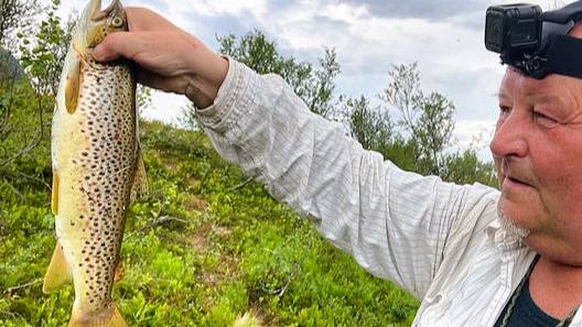 ЗУБАСТЫЙ хищник в перекатах. Кольский полуостров.