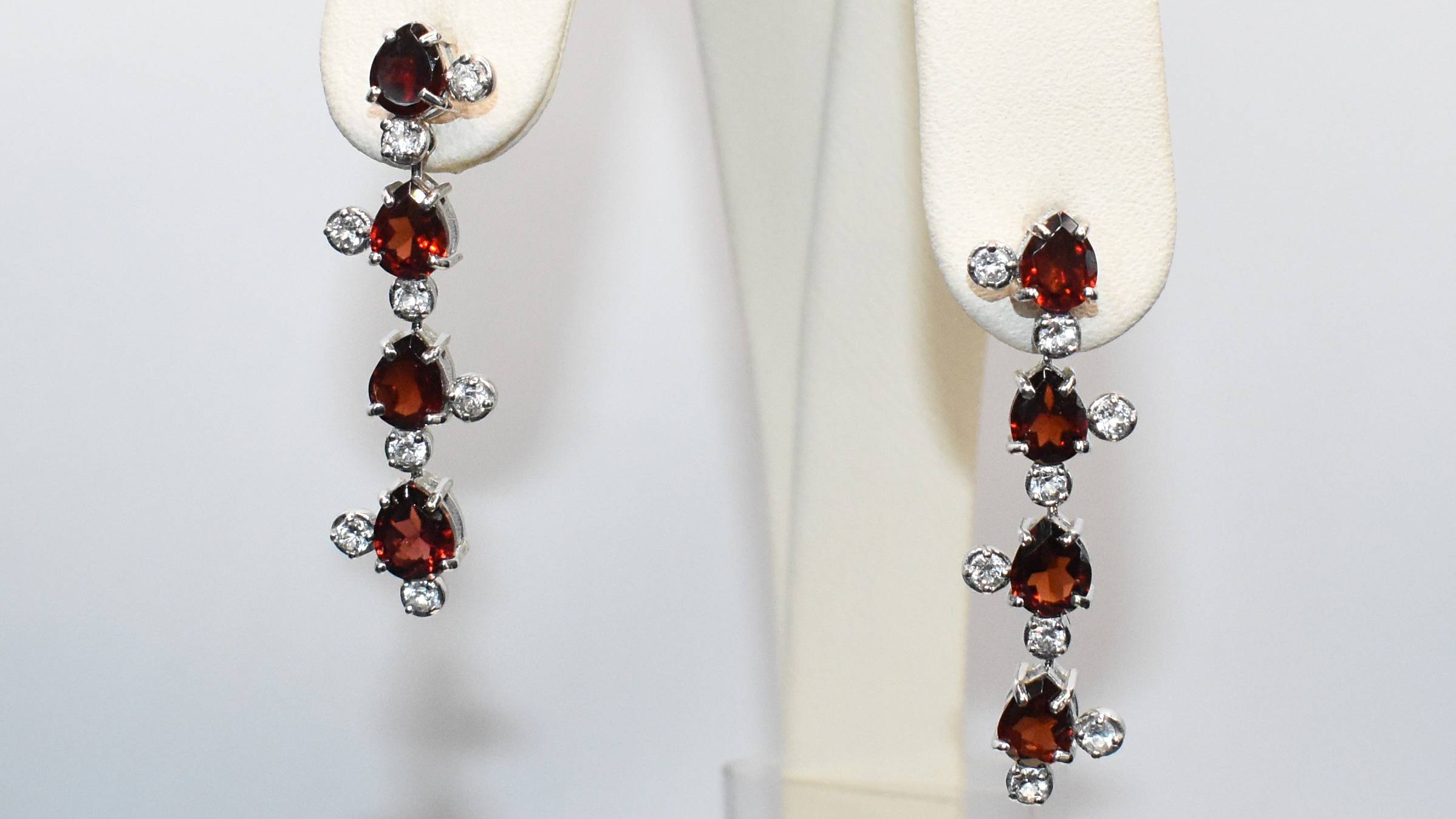 Серьги-пусеты с камнями: Гранат и Топаз