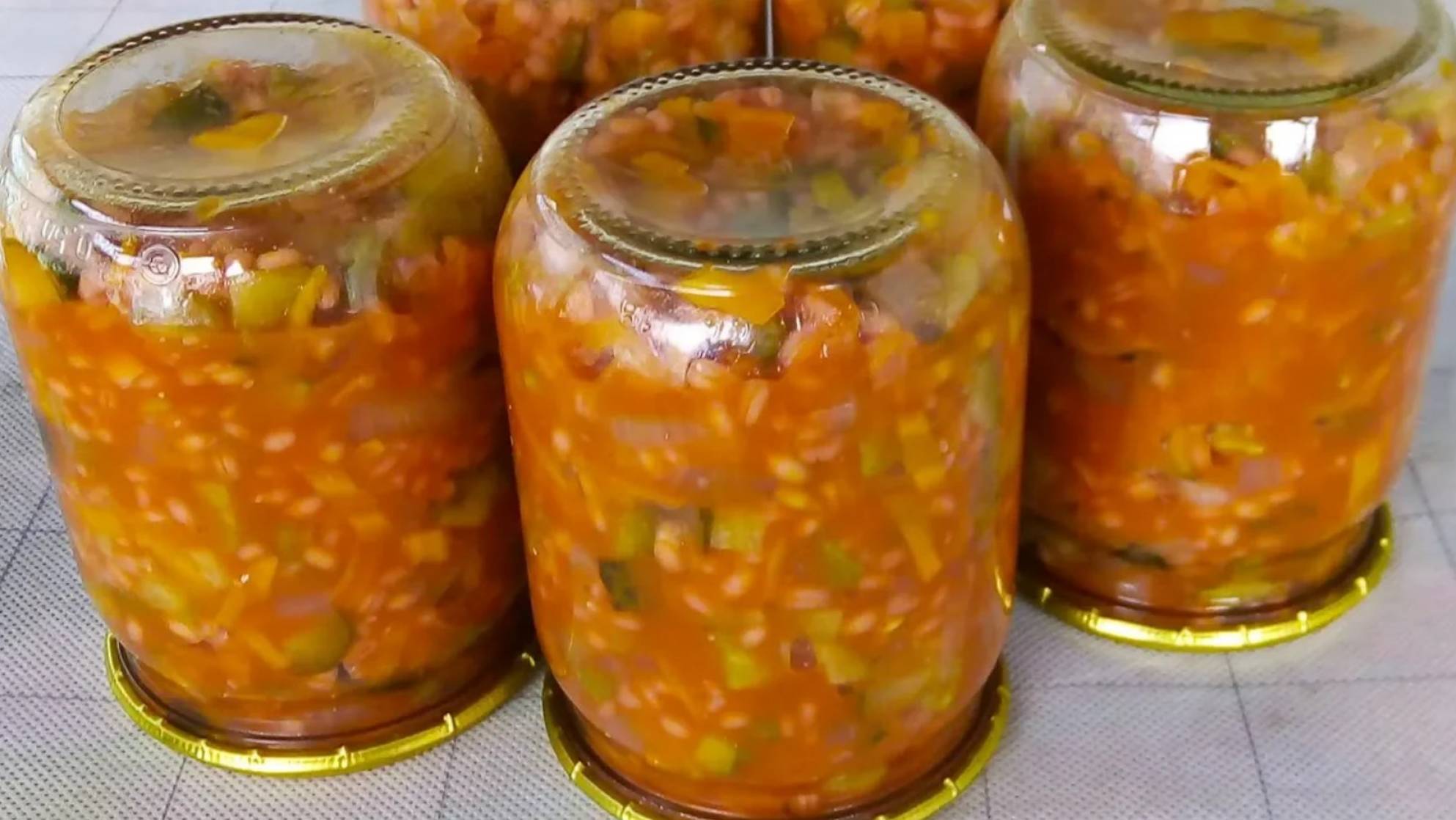 Домашние заготовки на зиму без стерилизации. Рассольник с перловкой и огурцами