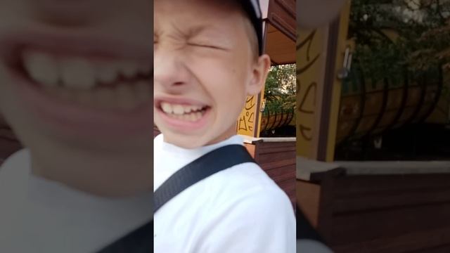 Котаюсь с другом в городе