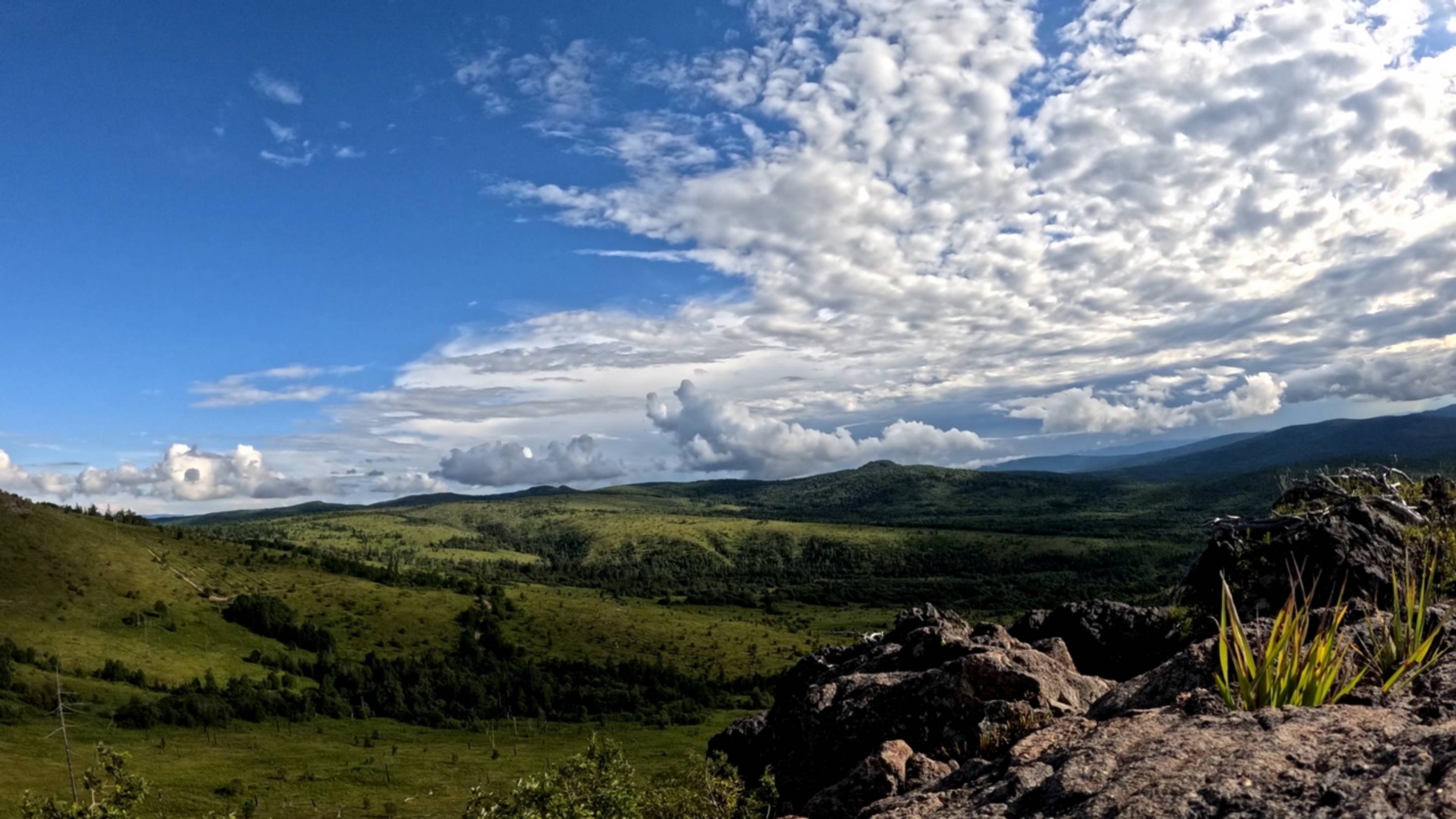 Короткая видеозарисовка: облака, закат, туман
