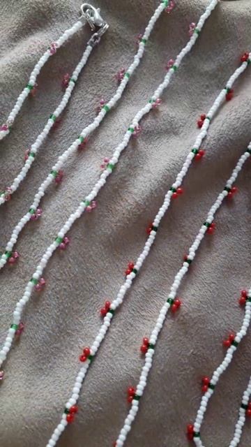 Чокеры и браслеты вишенки из бисера