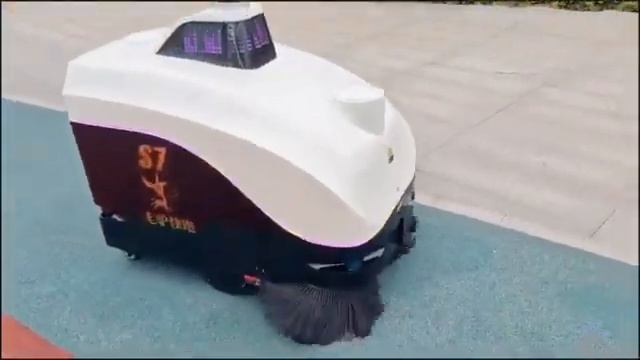 Kokobots S7 беспилотный промышленный робот-пылесос. Уборка на спортивной площадке в жилом комплексе.