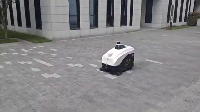 Уборка подметальным роботом Kokobots S7 на территории университета, часть 2