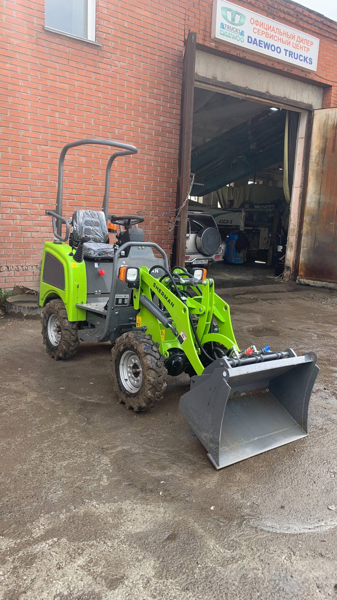 Как #SERMAN грузит фуру если сломался погрузчик?