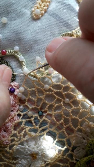 Ирландское кружево - как провязать ячейку сеточки поверх бурдона.