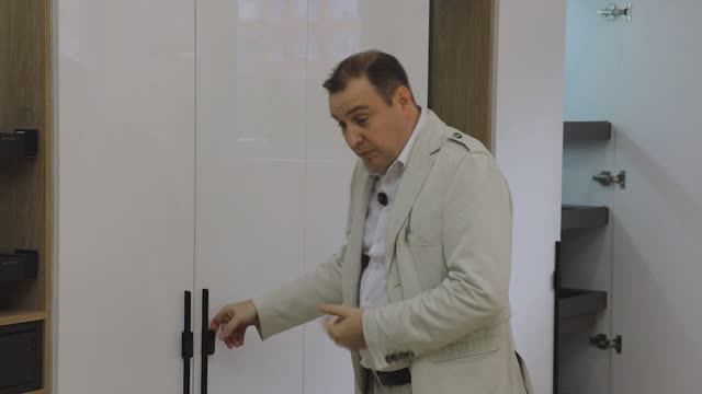 Петля Prima Top закрывается по-настоящему плавно