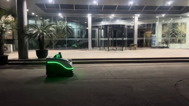 Kokobots S7 беспилотный промышленный робот-пылесос. Уборка в ночное время.
