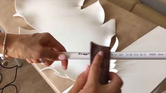 ПЕРО БОЛЬШОЕ ИЗ ИЗОЛОНА. ПОШАГОВЫЙ МК. Прямые перья на подставке и изогнутые перья на стену