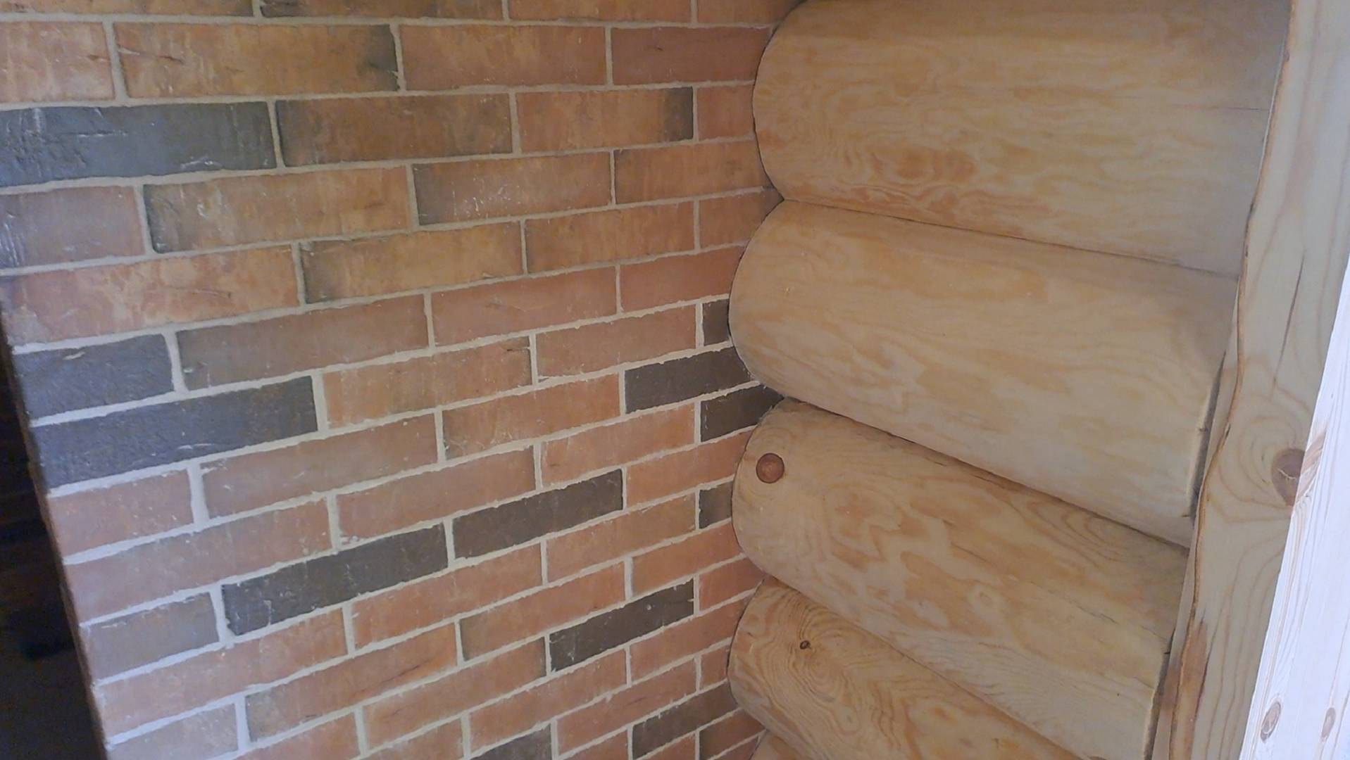 Сруб отшлифован. Закончил перегородки в бане