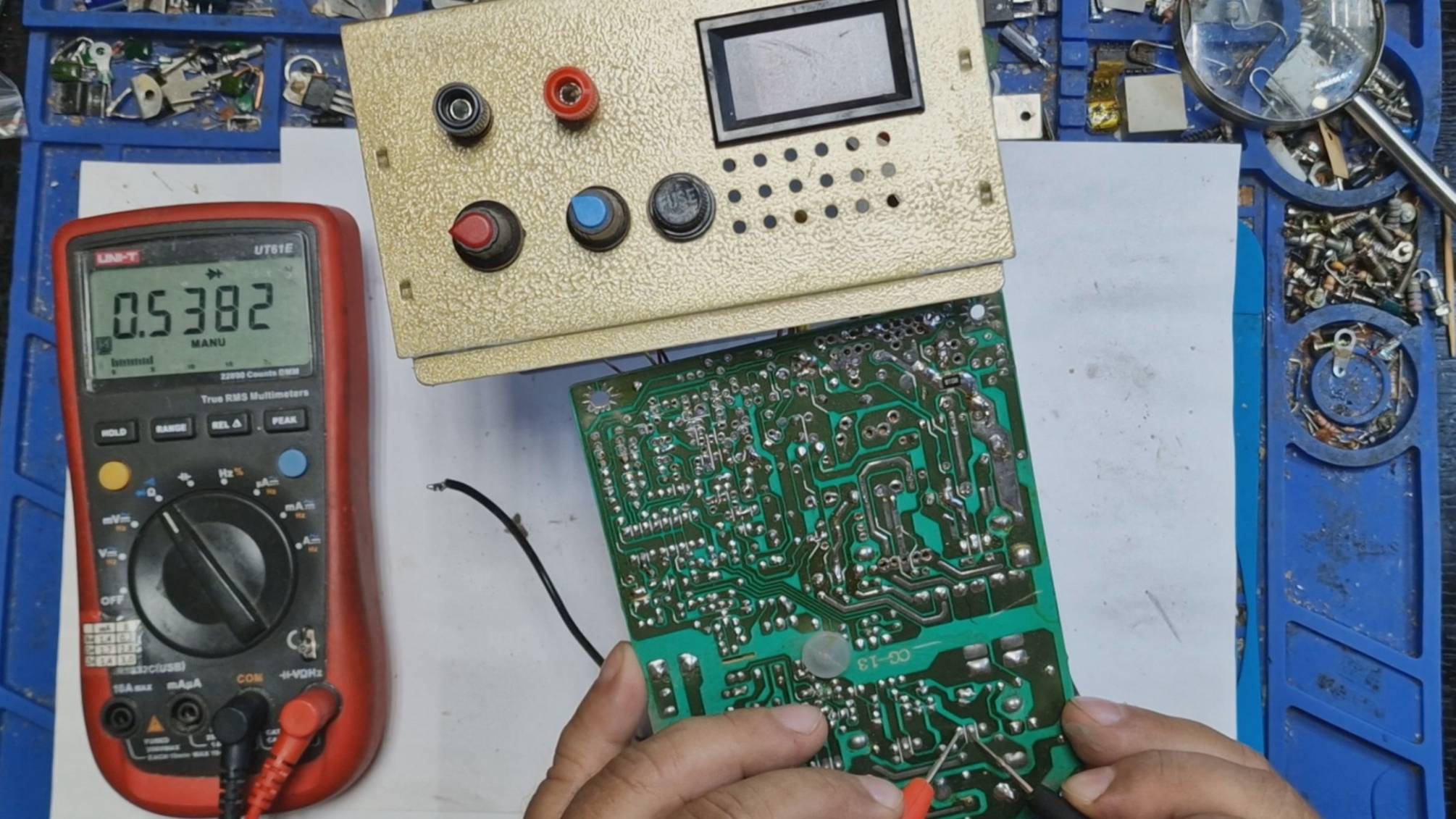 Переполюсовка зарядного , неожиданный "защитник"