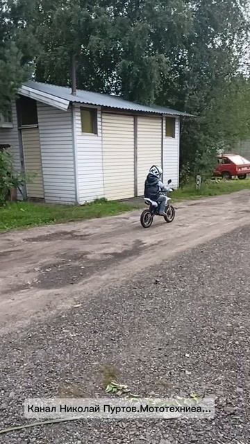 Внук 6 лет на детском мотоцикле 👍🏍️