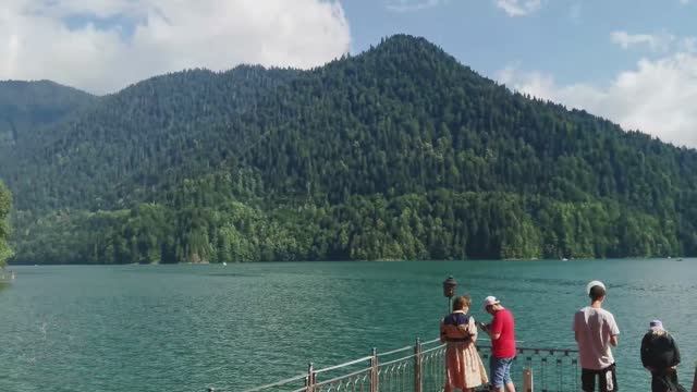 Абхазия. Путешествие на озеро Рица. Дача Сталина/ Кафе и цены для отдыха у реки