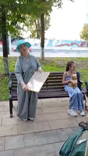 Ольга Сокова рисует собачку, Лена С. поёт 6.08.2025г.
