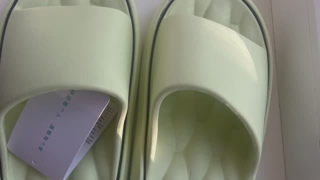 Пляжные шлепанцы с Озона. Что такое материал ЭВА. Распаковка и обзор.