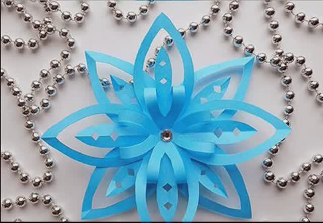 Нарядная объёмная снежинка