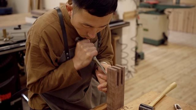 Изготовление большого круглого стола из массива чёрного ореха (интересное подстолье)