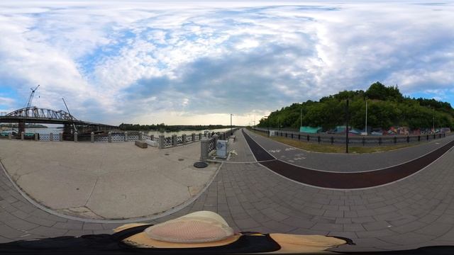 Уфа, набережная р.Белая, Под мостом