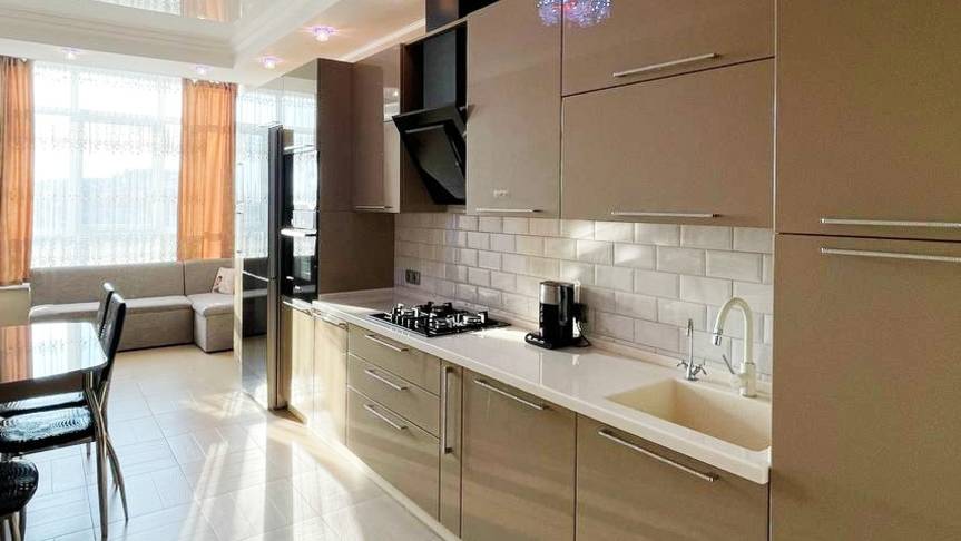 Цена квартиры в Геленджике 40 млн.р. Квартира расположена  в ЖК "Черноморский" на улице Крымской.