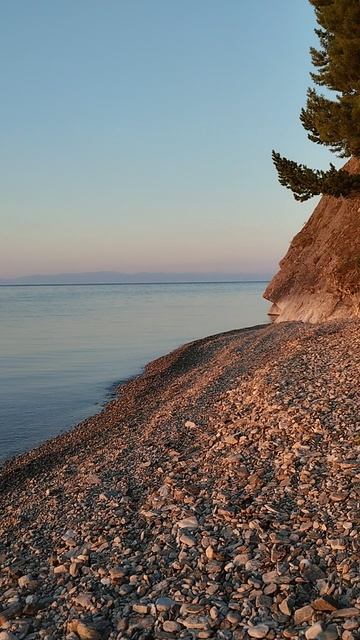 Рассвет на Байкале у мыса Дыроватый