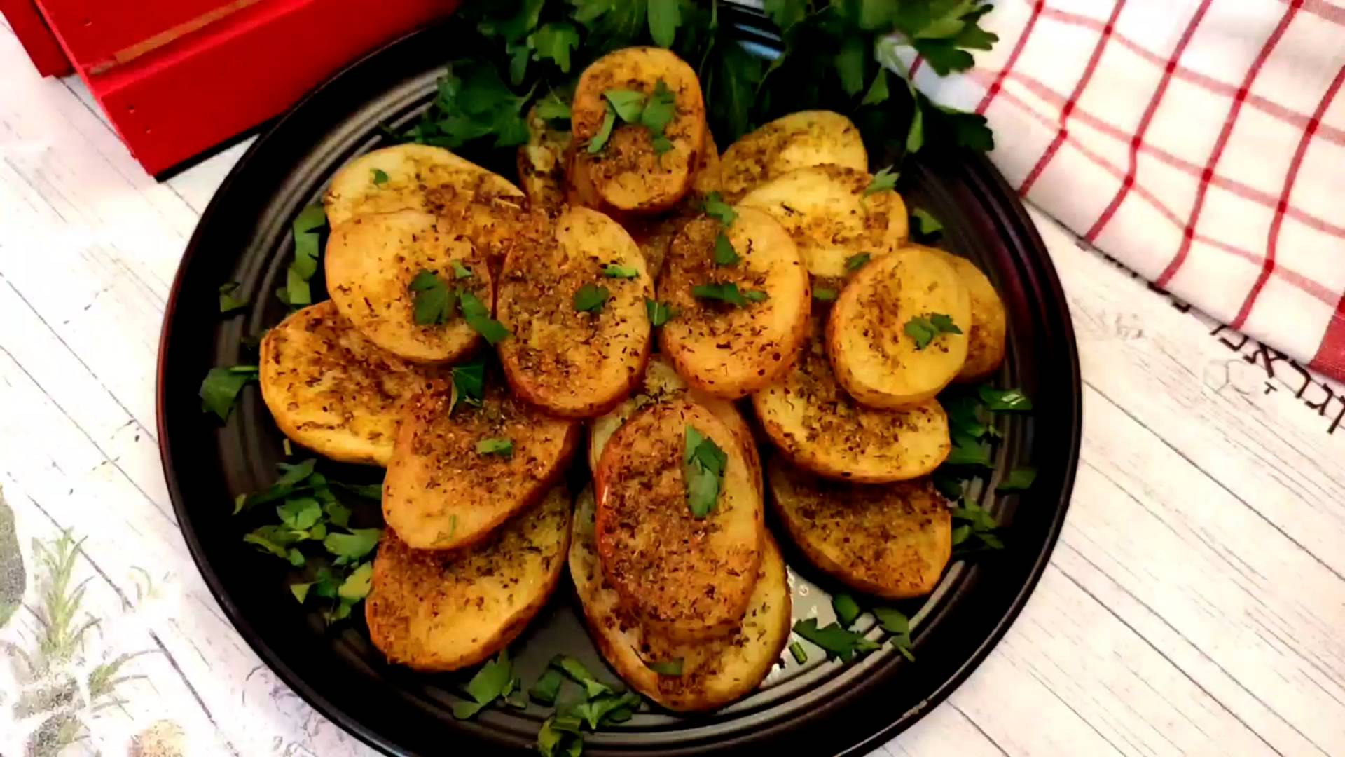 Картофель в духовке с ароматными травами