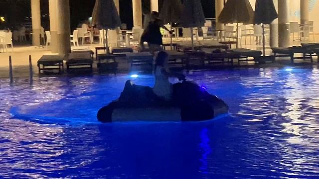 Нина на водном мотоцикле