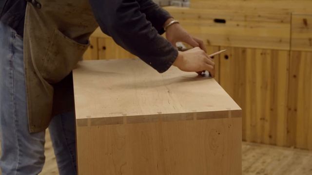 Столярная работа: "Шкаф для чайной посуды"