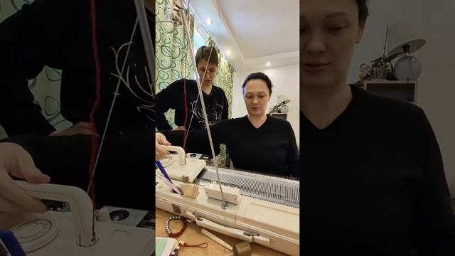 Серия 1. Сериал «приключение новичка в машинном вязании»