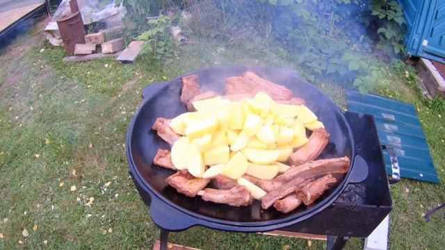 Мясо с картошкой на садже.