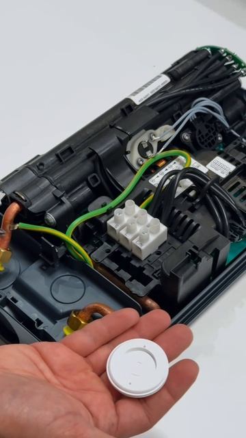 Распаковываем водонагреватель проточный DCE-С 6/8 Trend Stiebel Eltron