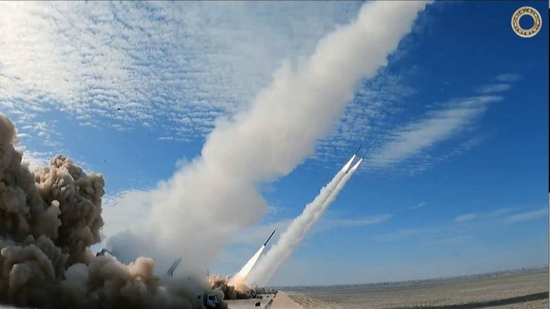 Массовый пуск баллистических ракет. Учения в Иране