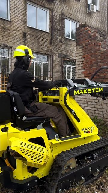 РАЗБИРАЕМ СТЕНУ НА МИНИ ПОГРУЗЧИКЕ #makstem #макстем #минипогрузчик #погрузчик #стройка #демонтаж