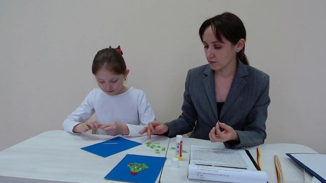 Центральная детская библиотека. Мастер-класс в технике квиллинг