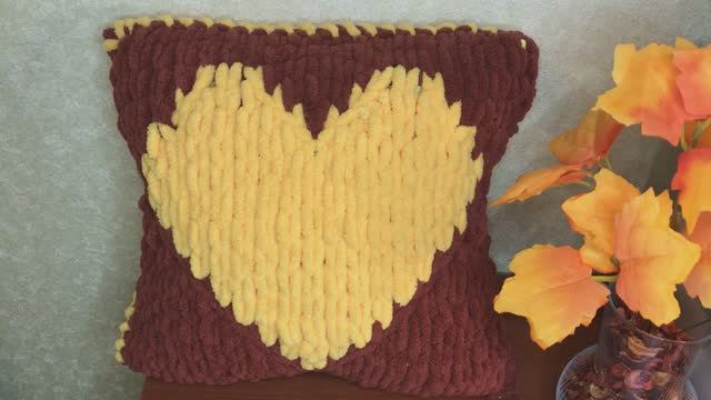 Подушка "СЕРДЦЕ" из ALIZE PUFFY / ВЯЖЕМ РУКАМИ