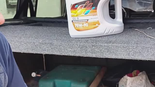 трансмиссия нивы.что залить?