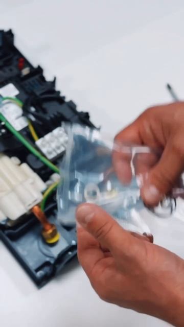 Распаковываем водонагреватель проточный DCE-X 6/8 Premium Stiebel Eltron