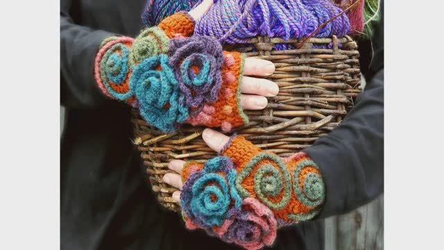 Вязаные митенки Фриформ крючком