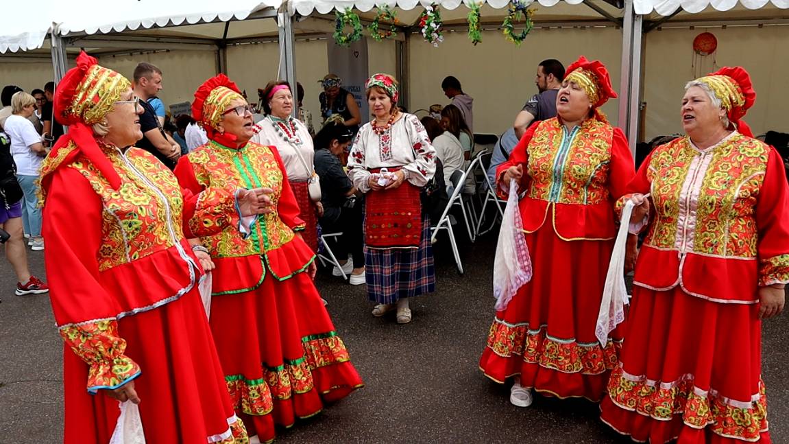 Народные песни на празднике Битва на Воже