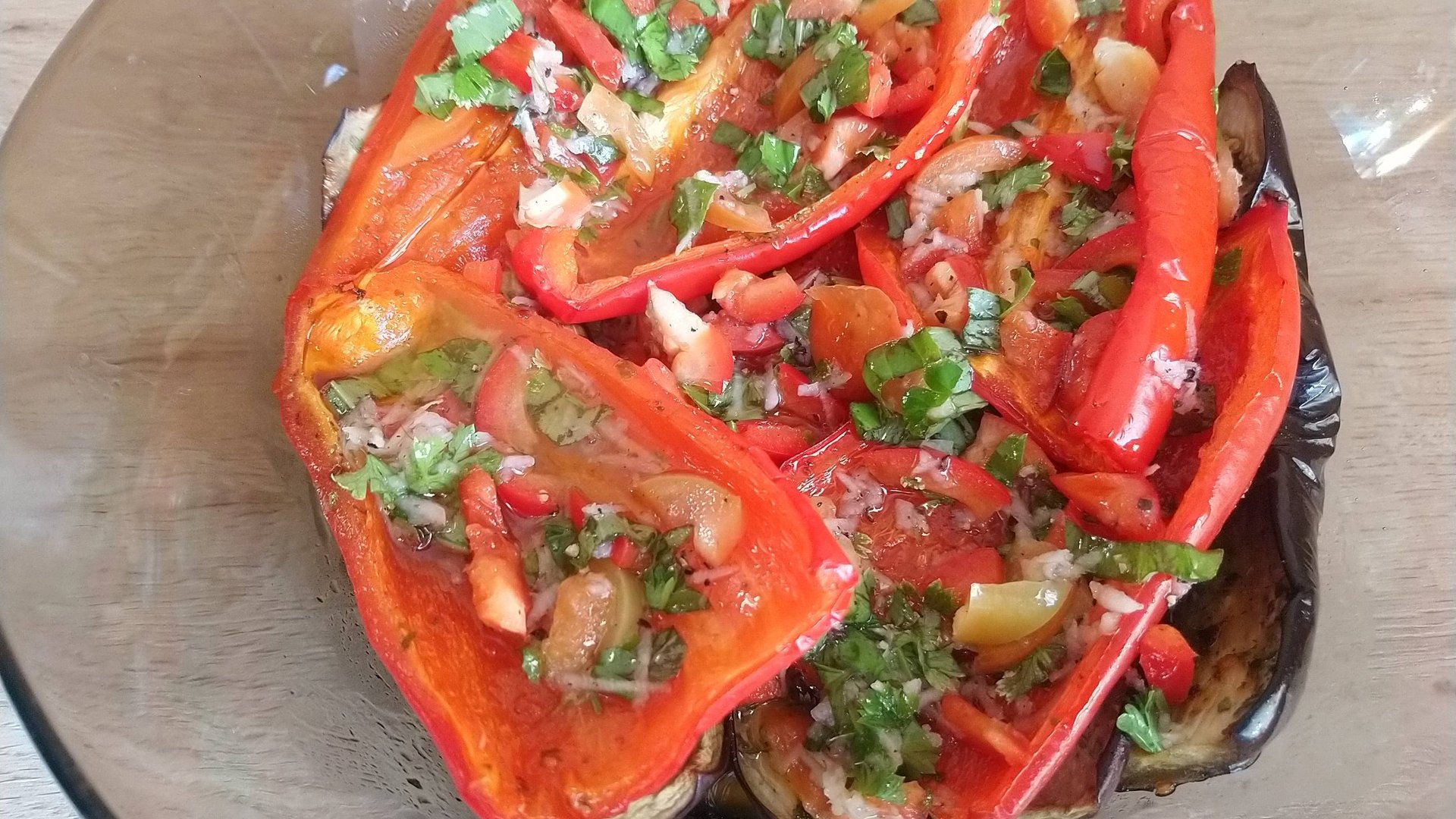 Запеченные овощи с ароматной заправкой. И к мясу и к любому гарниру и к пицце.